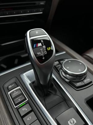 Black BMW X5 2015 in Riga, with an engine capacity of 3.00 L and mileage of 210 thousand km for 32950 €, photo 30 on AUTOMOTO.COM.LV