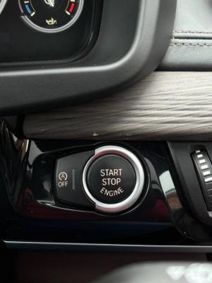 Black BMW X5 2015 in Riga, with an engine capacity of 3.00 L and mileage of 210 thousand km for 32950 €, photo 31 on AUTOMOTO.COM.LV