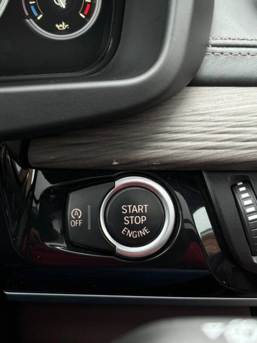 Black BMW X5 2015 in Riga, with an engine capacity of 3.00 L and mileage of 210 thousand km for 32950 €, photo 31 on AUTOMOTO.COM.LV
