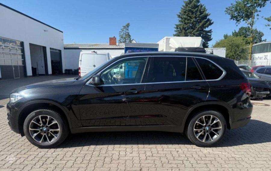 Melns BMW X5 2015 Vilkaviškis, ar dzinēja tilpumu 2.99 L un nobraukumu 266 tūkst. km par 13300 €, foto 12 vietnē AUTOMOTO.COM.LV