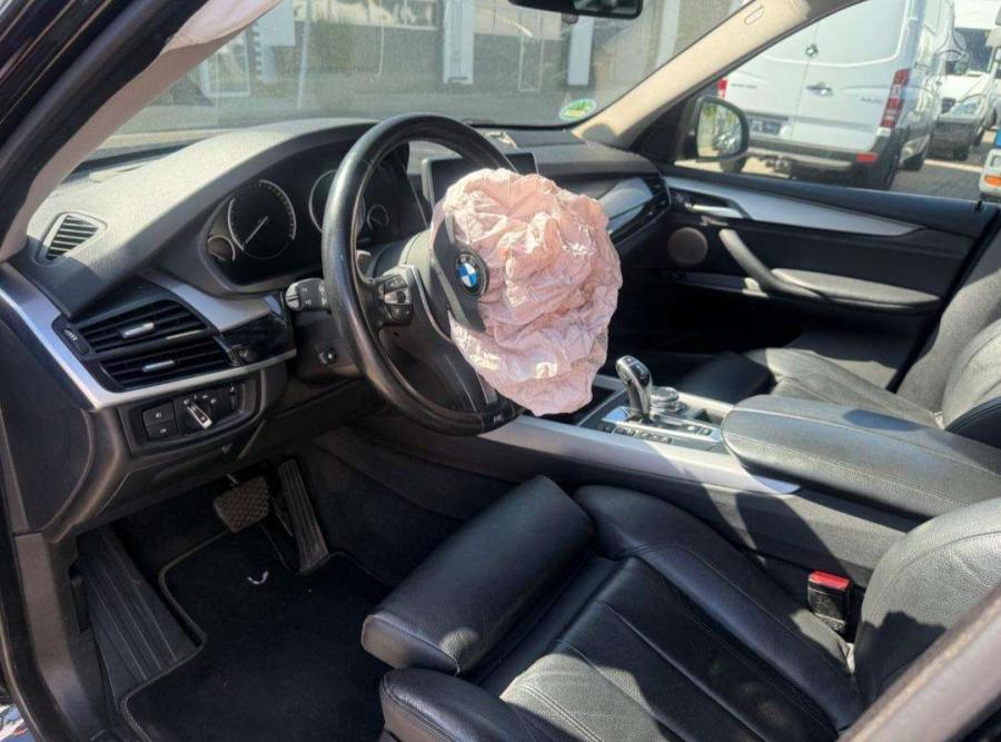 Melns BMW X5 2015 Vilkaviškis, ar dzinēja tilpumu 2.99 L un nobraukumu 266 tūkst. km par 13300 €, foto 17 vietnē AUTOMOTO.COM.LV