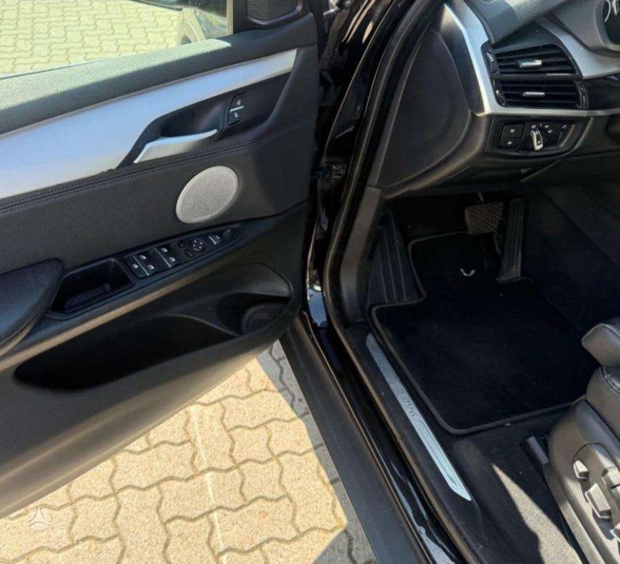 Melns BMW X5 2015 Vilkaviškis, ar dzinēja tilpumu 2.99 L un nobraukumu 266 tūkst. km par 13300 €, foto 18 vietnē AUTOMOTO.COM.LV