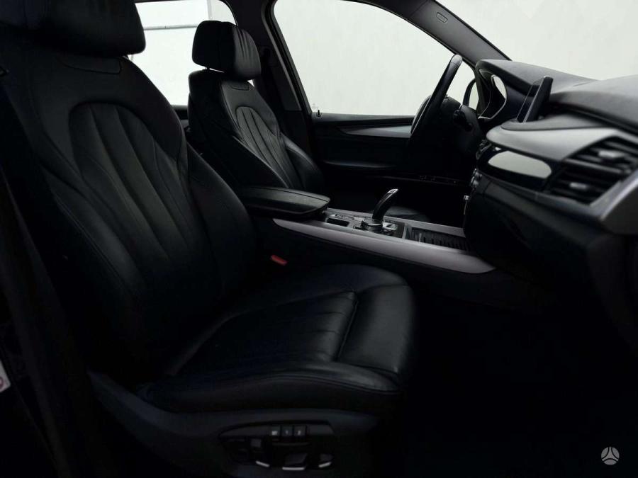 Melns BMW X5 2015 Viļņa, ar dzinēja tilpumu 2.00 L un nobraukumu 220 tūkst. km par 16990 €, foto 15 vietnē AUTOMOTO.COM.LV