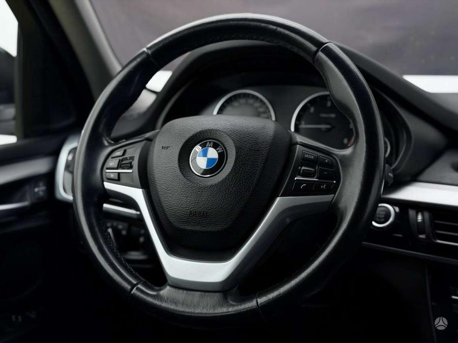 Melns BMW X5 2015 Viļņa, ar dzinēja tilpumu 2.00 L un nobraukumu 220 tūkst. km par 16990 €, foto 18 vietnē AUTOMOTO.COM.LV