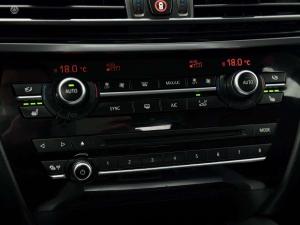 Melns BMW X5 2015 Viļņa, ar dzinēja tilpumu 2.00 L un nobraukumu 220 tūkst. km par 16990 €, foto 23 vietnē AUTOMOTO.COM.LV