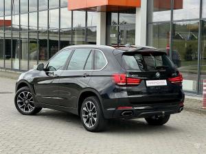Black BMW X5 2015 in Vilnius, with an engine capacity of 2.00 L and mileage of 199 thousand km for 13500 €, photo 15 on AUTOMOTO.COM.LV