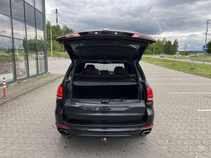 Black BMW X5 2015 in Vilnius, with an engine capacity of 2.00 L and mileage of 199 thousand km for 13500 €, photo 23 on AUTOMOTO.COM.LV