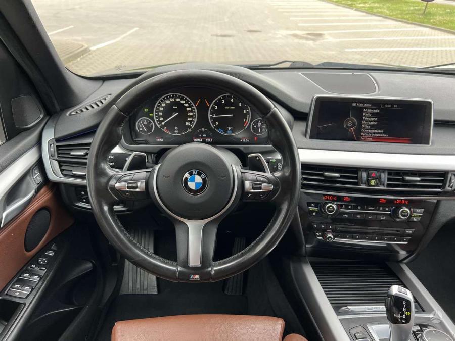 Black BMW X5 2015 in Vilnius, with an engine capacity of 2.00 L and mileage of 199 thousand km for 13500 €, photo 27 on AUTOMOTO.COM.LV