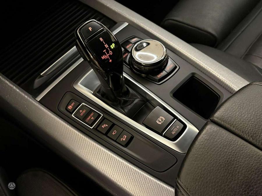 Black BMW X5 2015 in Marijampole, with an engine capacity of 2.99 L and mileage of 225 thousand km for 22750 €, photo 14 on AUTOMOTO.COM.LV