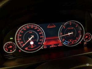Black BMW X5 2015 in Marijampole, with an engine capacity of 2.99 L and mileage of 225 thousand km for 22750 €, photo 15 on AUTOMOTO.COM.LV