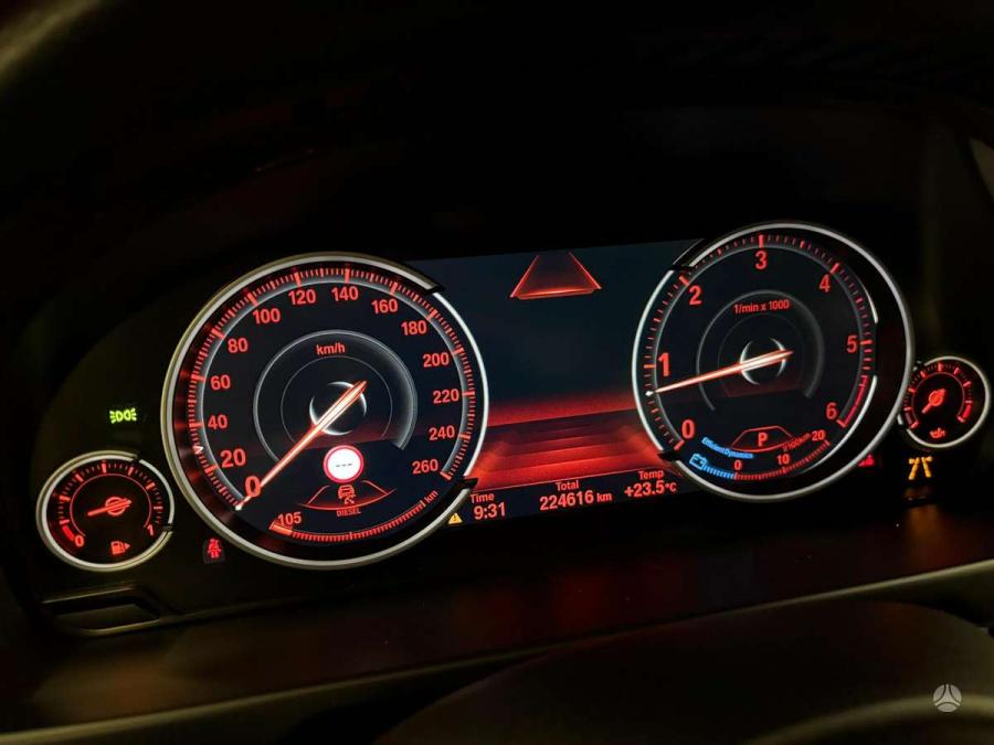 Black BMW X5 2015 in Marijampole, with an engine capacity of 2.99 L and mileage of 225 thousand km for 22750 €, photo 15 on AUTOMOTO.COM.LV