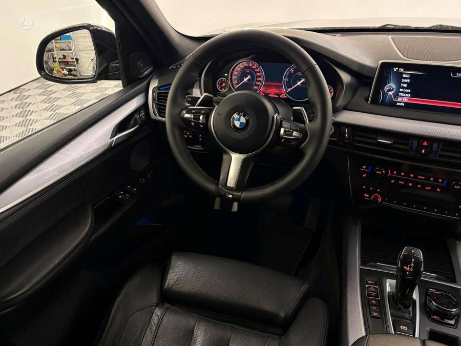 Black BMW X5 2015 in Marijampole, with an engine capacity of 2.99 L and mileage of 225 thousand km for 22750 €, photo 16 on AUTOMOTO.COM.LV
