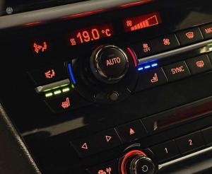 Black BMW X5 2015 in Marijampole, with an engine capacity of 2.99 L and mileage of 225 thousand km for 22750 €, photo 18 on AUTOMOTO.COM.LV