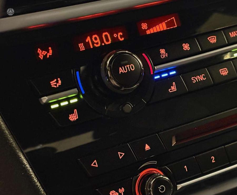 Black BMW X5 2015 in Marijampole, with an engine capacity of 2.99 L and mileage of 225 thousand km for 22750 €, photo 18 on AUTOMOTO.COM.LV