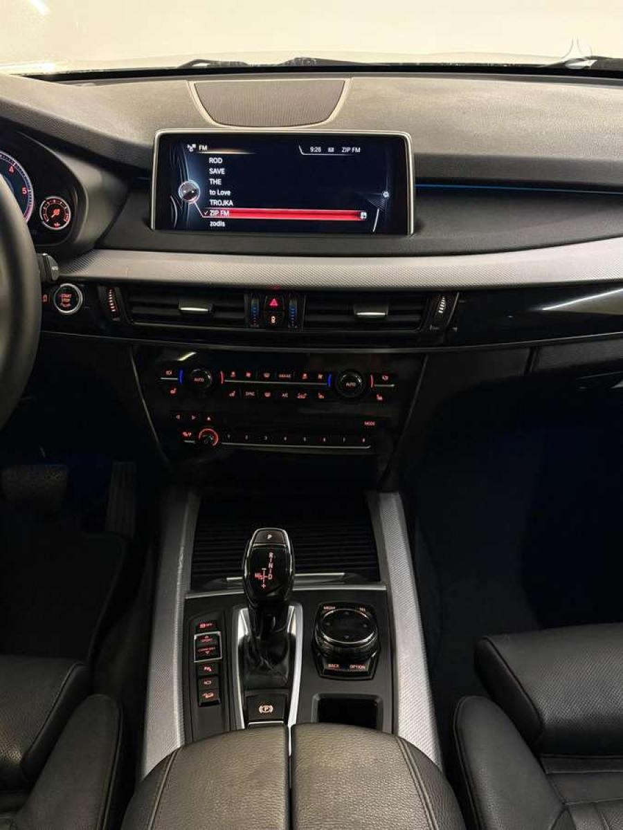 Black BMW X5 2015 in Marijampole, with an engine capacity of 2.99 L and mileage of 225 thousand km for 22750 €, photo 21 on AUTOMOTO.COM.LV