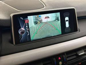 Black BMW X5 2015 in Marijampole, with an engine capacity of 2.99 L and mileage of 225 thousand km for 22750 €, photo 25 on AUTOMOTO.COM.LV