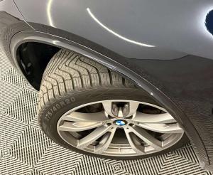 Black BMW X5 2015 in Marijampole, with an engine capacity of 2.99 L and mileage of 225 thousand km for 22750 €, photo 35 on AUTOMOTO.COM.LV