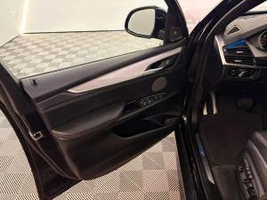 Black BMW X5 2015 in Marijampole, with an engine capacity of 2.99 L and mileage of 225 thousand km for 22750 €, photo 37 on AUTOMOTO.COM.LV