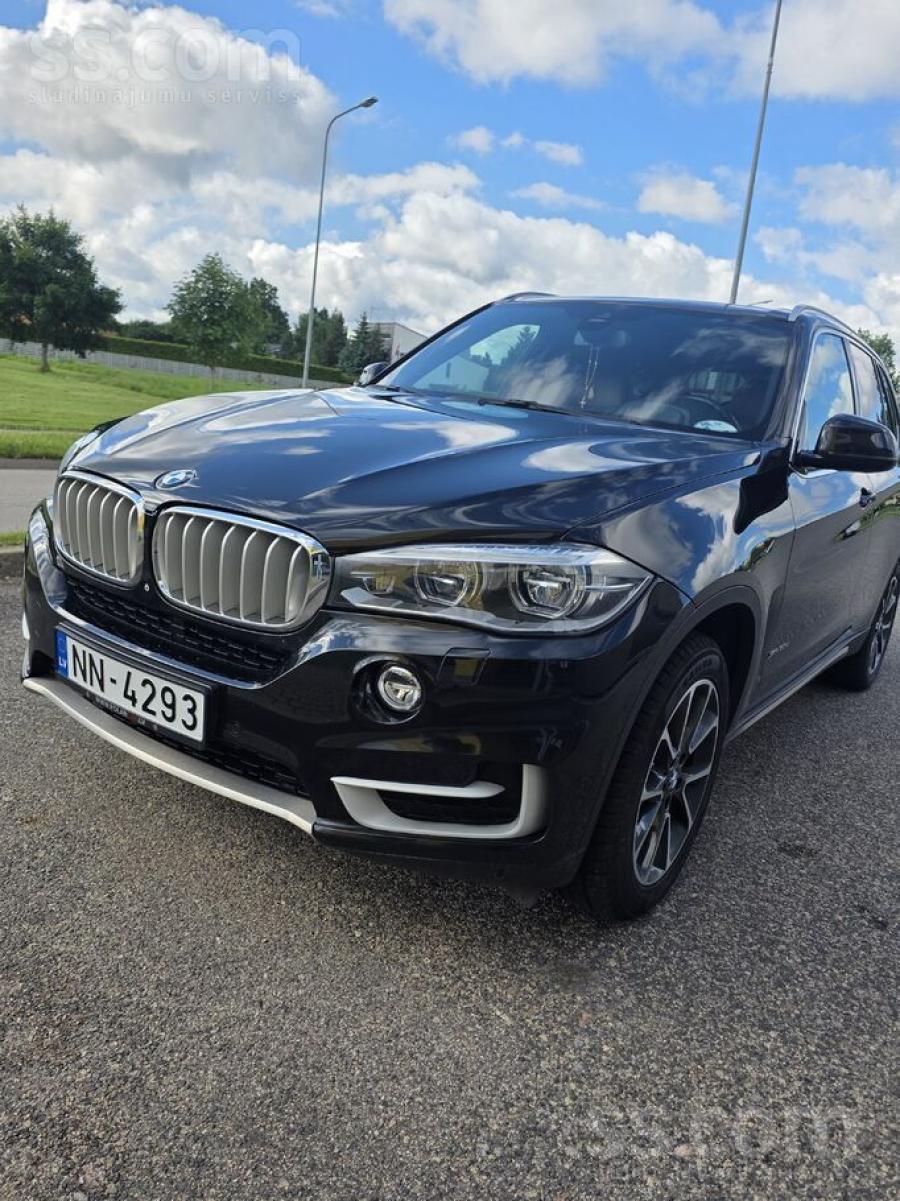 Black BMW X5 2015 in Riga, with an engine capacity of 3.00 L and mileage of 168 thousand km for 21199 €, photo 1 on AUTOMOTO.COM.LV
