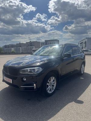 Black BMW X5 2015 in Vilnius, with an engine capacity of 3.00 L and mileage of 300 thousand km for 13700 €, photo 3 on AUTOMOTO.COM.LV