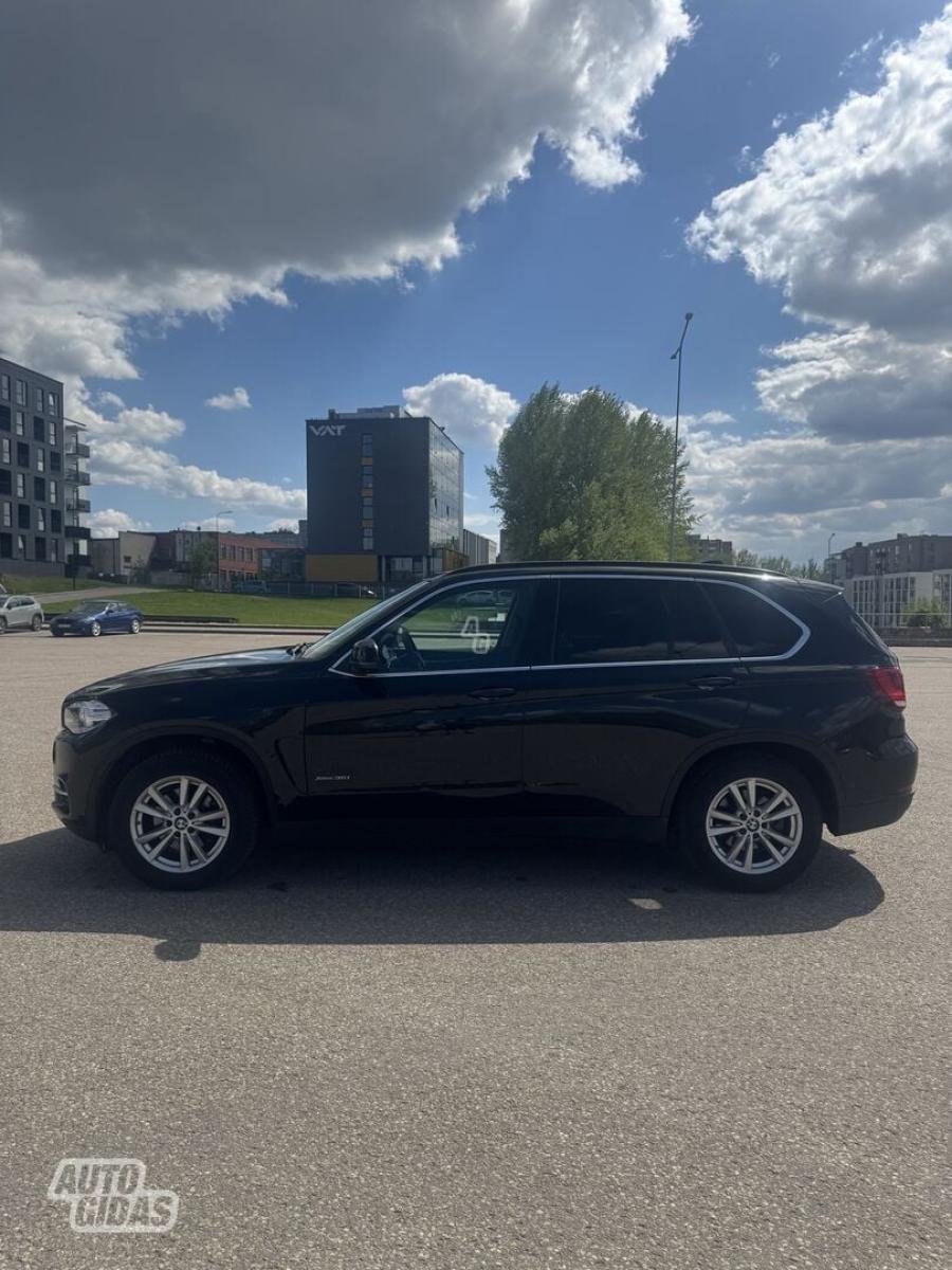 Black BMW X5 2015 in Vilnius, with an engine capacity of 3.00 L and mileage of 300 thousand km for 13700 €, photo 4 on AUTOMOTO.COM.LV