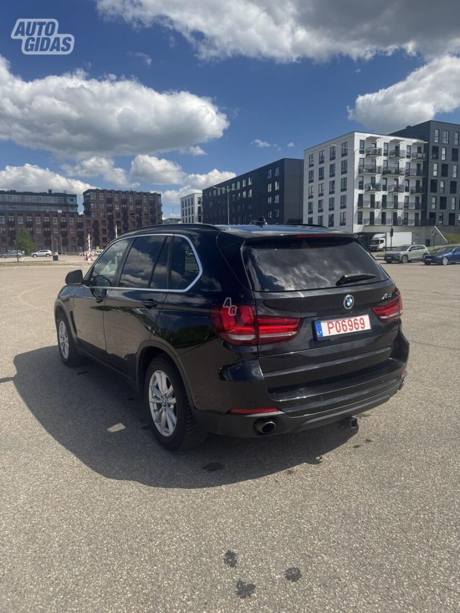 Black BMW X5 2015 in Vilnius, with an engine capacity of 3.00 L and mileage of 300 thousand km for 13700 €, photo 5 on AUTOMOTO.COM.LV