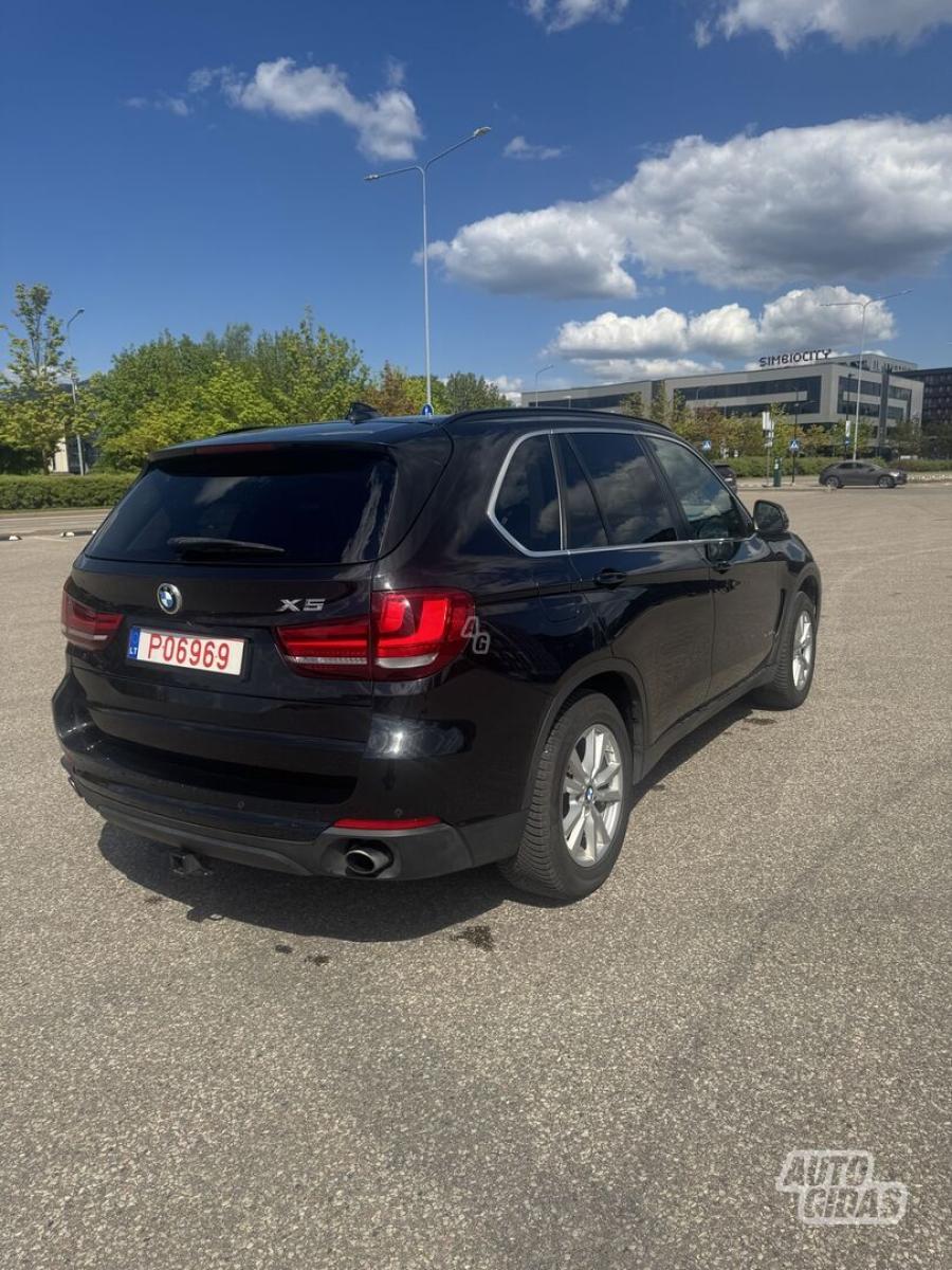 Black BMW X5 2015 in Vilnius, with an engine capacity of 3.00 L and mileage of 300 thousand km for 13700 €, photo 7 on AUTOMOTO.COM.LV