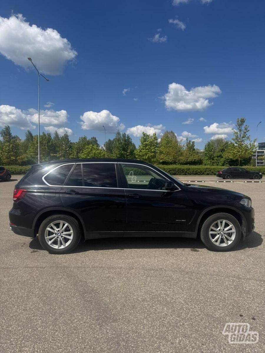 Black BMW X5 2015 in Vilnius, with an engine capacity of 3.00 L and mileage of 300 thousand km for 13700 €, photo 8 on AUTOMOTO.COM.LV