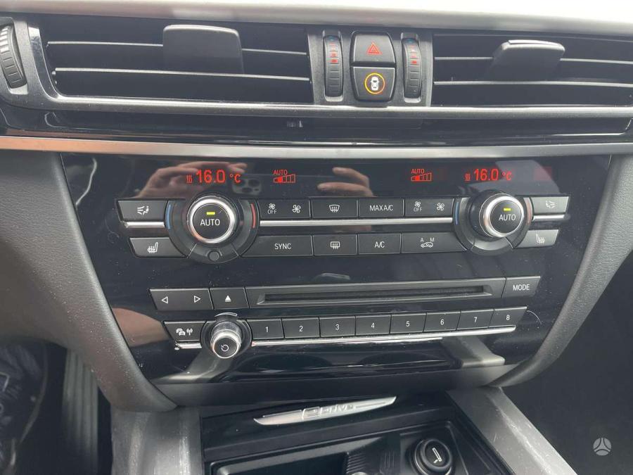 Black BMW X5 2015 in Kaunas, with an engine capacity of 2.00 L and mileage of 262 thousand km for 14950 €, photo 24 on AUTOMOTO.COM.LV