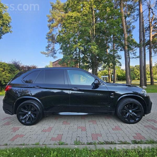 Black BMW X5 2015 in Ogre, with an engine capacity of 2.00 L and mileage of 270 thousand km for 22950 €, photo 7 on AUTOMOTO.COM.LV