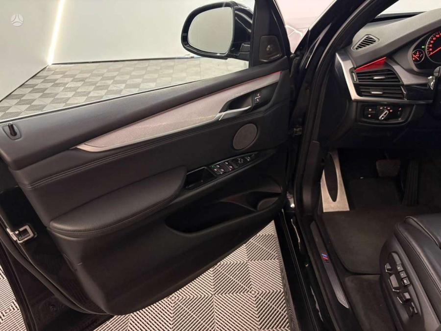 Melns BMW X5 2015 Marijampole, ar dzinēja tilpumu 2.99 L un nobraukumu 270 tūkst. km par 19750 €, foto 24 vietnē AUTOMOTO.COM.LV