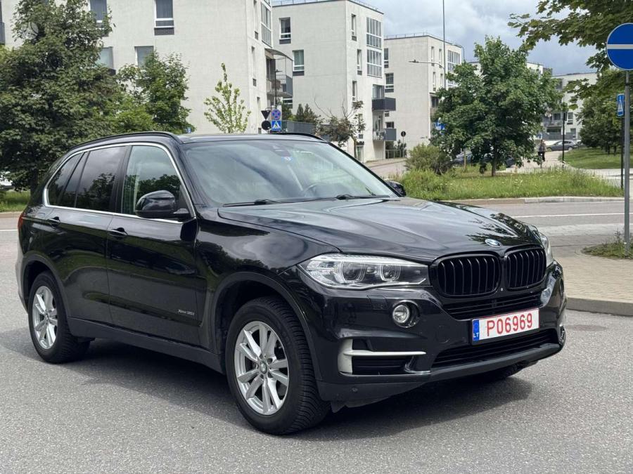 Melns BMW X5 2015 Viļņa, ar dzinēja tilpumu 2.98 L un nobraukumu 300 tūkst. km par 13300 €, foto 1 vietnē AUTOMOTO.COM.LV