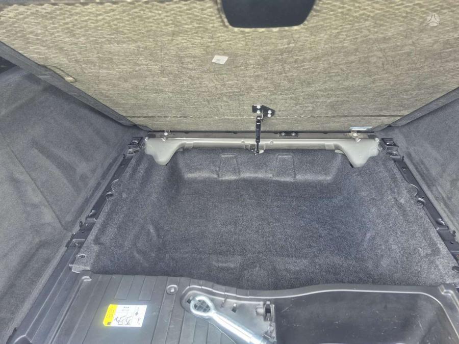 Black BMW X5 2015 in Klaipeda, with an engine capacity of 2.99 L and mileage of 235 thousand km for 17500 €, photo 18 on AUTOMOTO.COM.LV