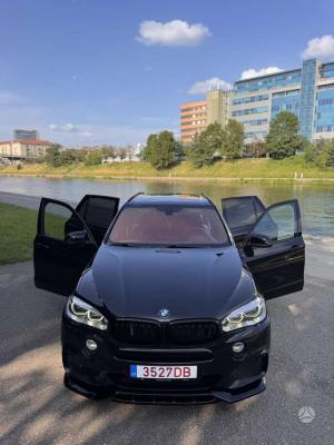 Black BMW X5 2015 in Vilnius, with an engine capacity of 4.40 L and mileage of 183 thousand km for 16800 €, photo 4 on AUTOMOTO.COM.LV