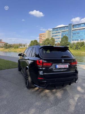 Black BMW X5 2015 in Vilnius, with an engine capacity of 4.40 L and mileage of 183 thousand km for 16800 €, photo 6 on AUTOMOTO.COM.LV