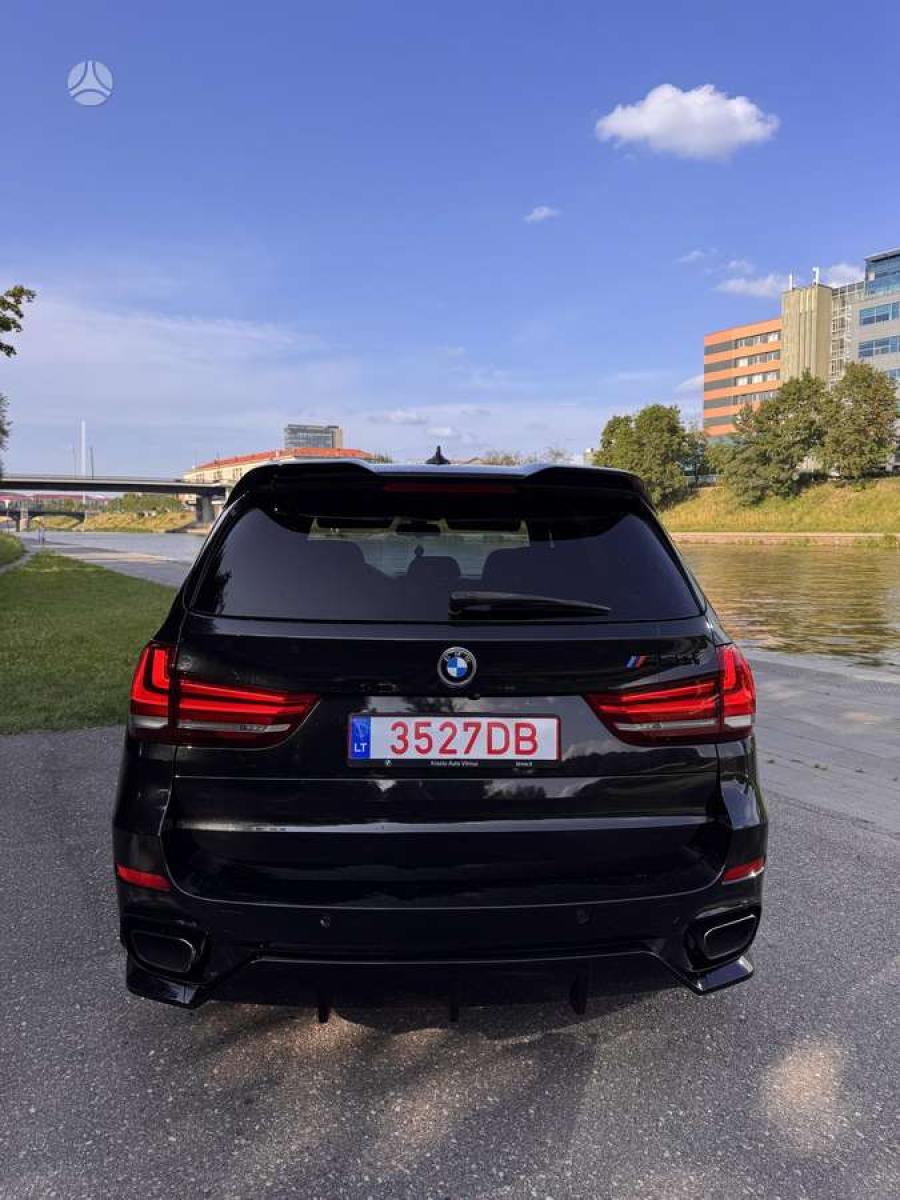 Black BMW X5 2015 in Vilnius, with an engine capacity of 4.40 L and mileage of 183 thousand km for 16800 €, photo 8 on AUTOMOTO.COM.LV