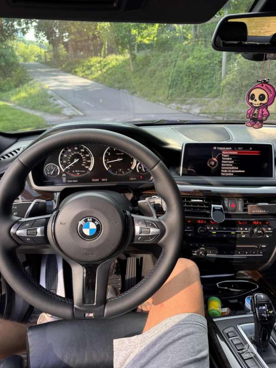 Black BMW X5 2015 in Vilnius, with an engine capacity of 4.40 L and mileage of 183 thousand km for 16800 €, photo 10 on AUTOMOTO.COM.LV