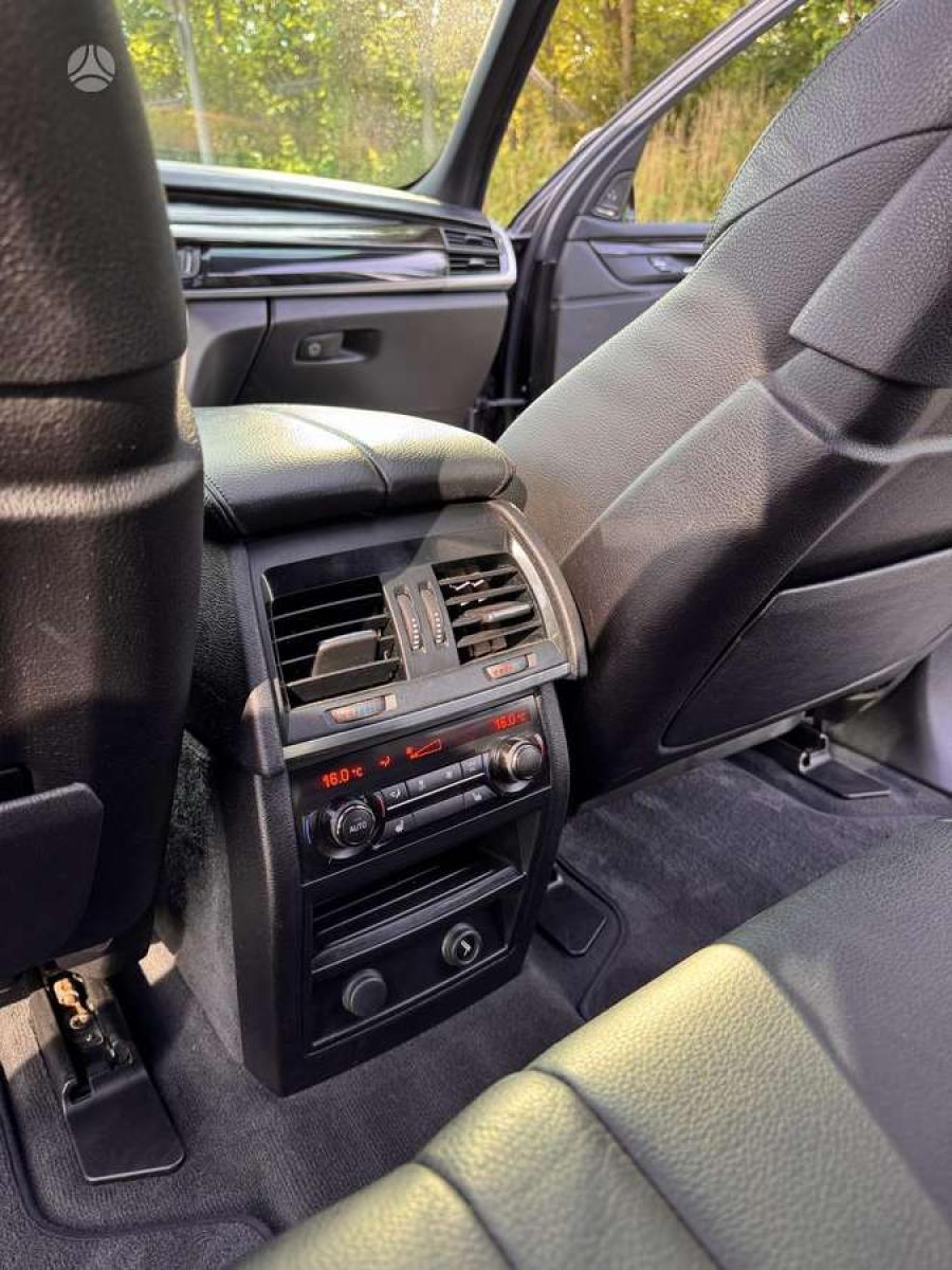 Black BMW X5 2015 in Vilnius, with an engine capacity of 4.40 L and mileage of 183 thousand km for 16800 €, photo 13 on AUTOMOTO.COM.LV