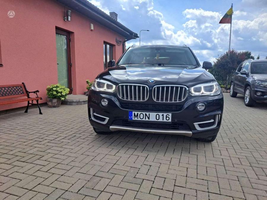 Black BMW X5 2015 in Kaunas, with an engine capacity of 2.99 L and mileage of 252 thousand km for 22500 €, photo 1 on AUTOMOTO.COM.LV