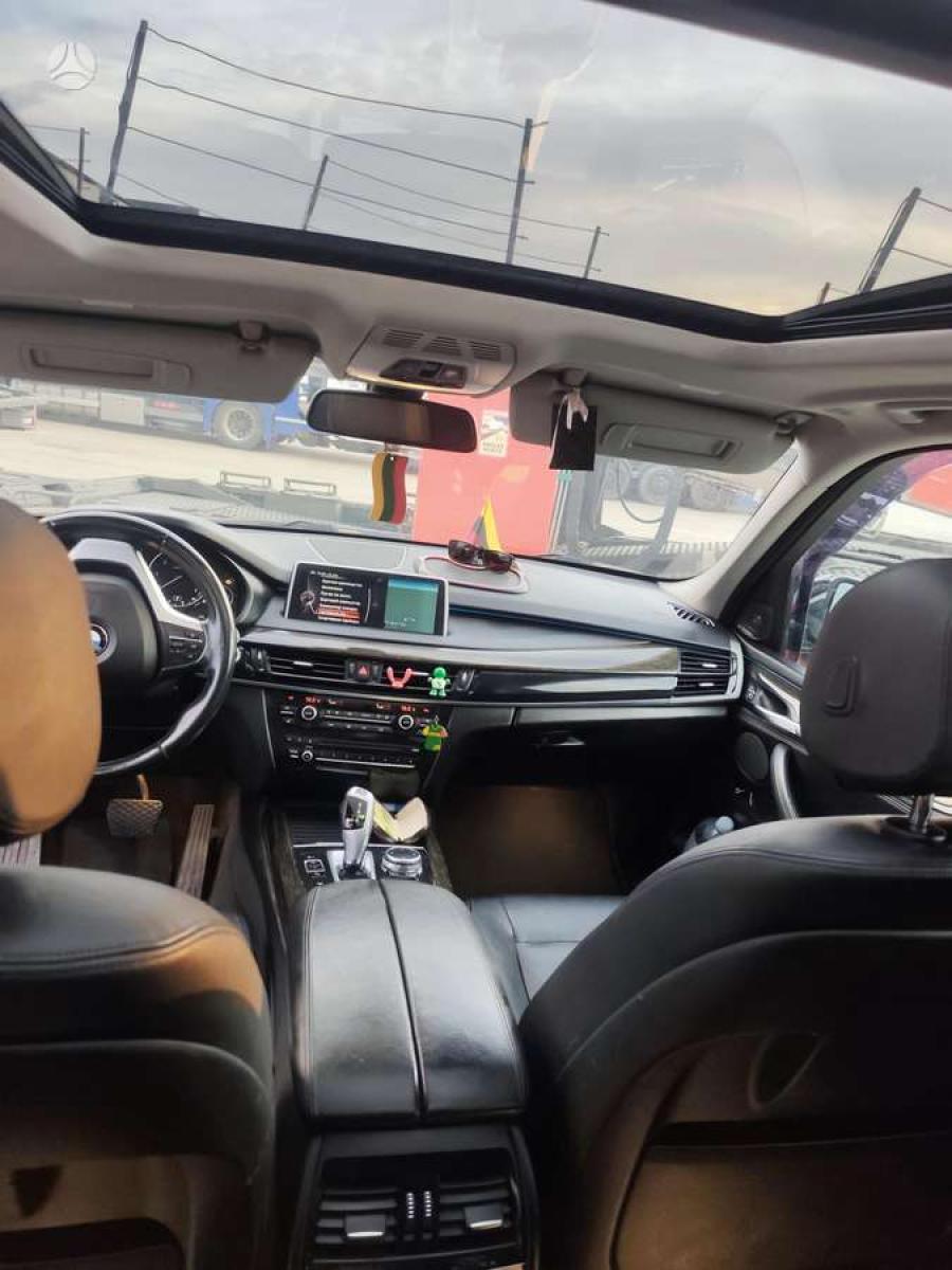 Black BMW X5 2015 in Kaunas, with an engine capacity of 2.99 L and mileage of 252 thousand km for 22500 €, photo 6 on AUTOMOTO.COM.LV