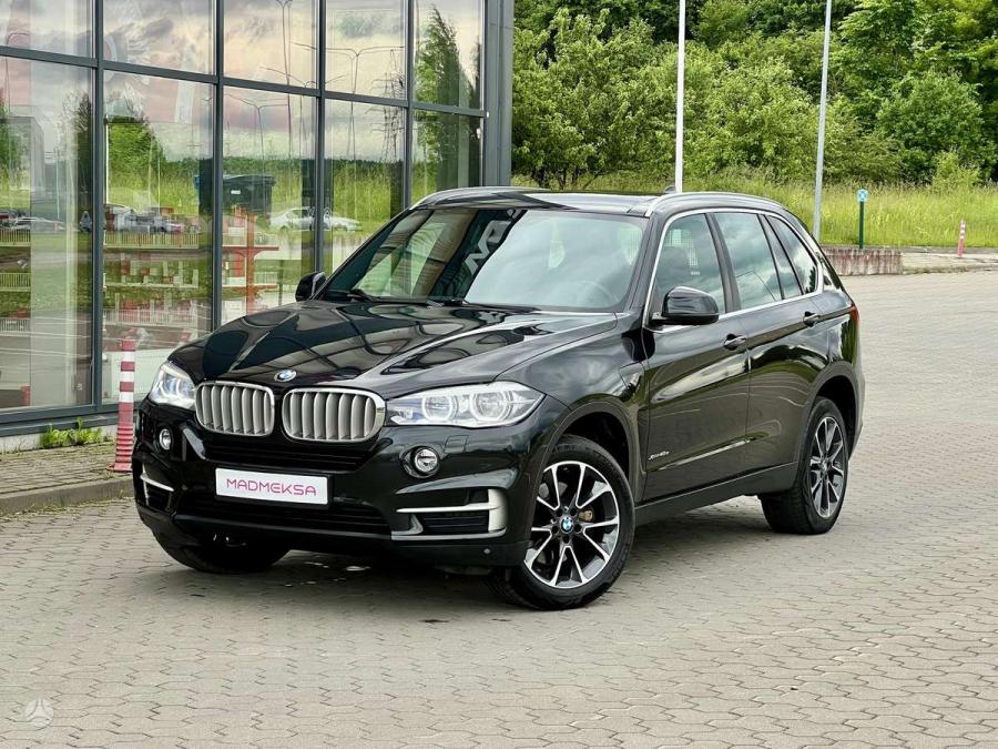 Black BMW X5 2015 in Vilnius, with an engine capacity of 2.00 L and mileage of 199 thousand km for 13500 €, photo 4 on AUTOMOTO.COM.LV