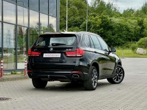 Black BMW X5 2015 in Vilnius, with an engine capacity of 2.00 L and mileage of 199 thousand km for 13500 €, photo 5 on AUTOMOTO.COM.LV