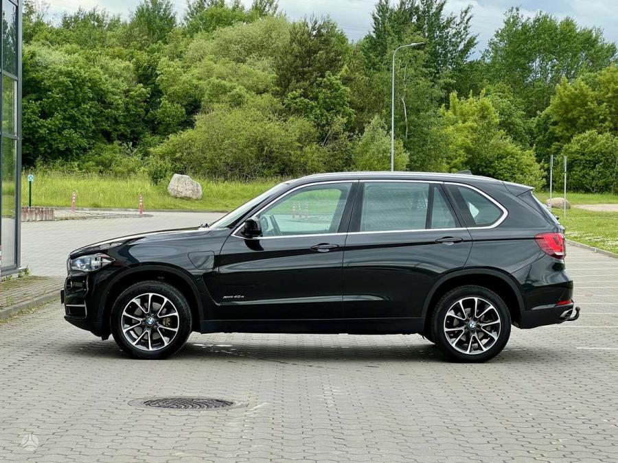 Black BMW X5 2015 in Vilnius, with an engine capacity of 2.00 L and mileage of 199 thousand km for 13500 €, photo 7 on AUTOMOTO.COM.LV