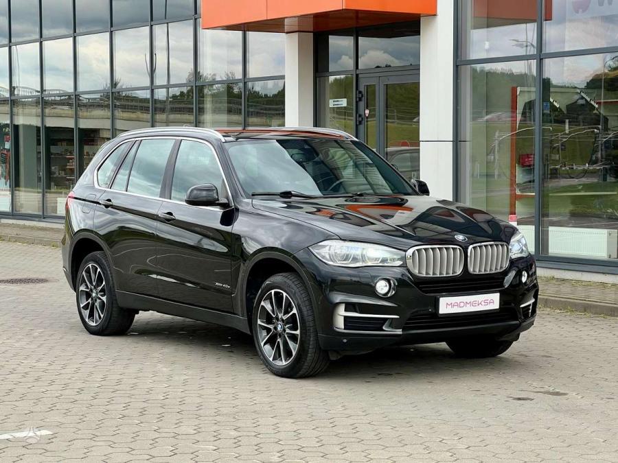 Black BMW X5 2015 in Vilnius, with an engine capacity of 2.00 L and mileage of 199 thousand km for 13500 €, photo 8 on AUTOMOTO.COM.LV