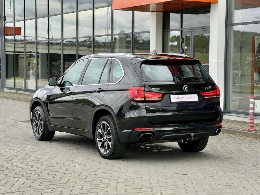 Black BMW X5 2015 in Vilnius, with an engine capacity of 2.00 L and mileage of 199 thousand km for 13500 €, photo 9 on AUTOMOTO.COM.LV