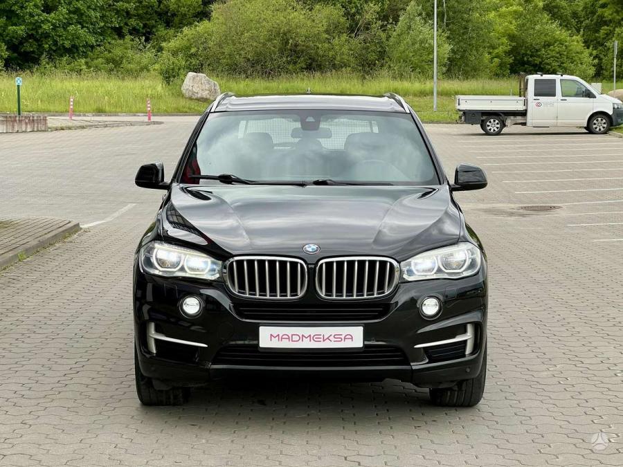 Black BMW X5 2015 in Vilnius, with an engine capacity of 2.00 L and mileage of 199 thousand km for 13500 €, photo 11 on AUTOMOTO.COM.LV