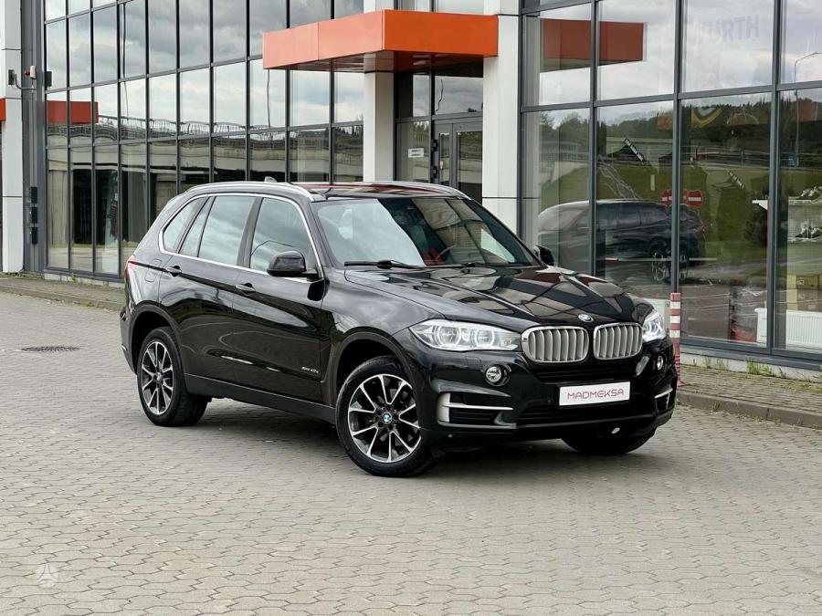 Black BMW X5 2015 in Vilnius, with an engine capacity of 2.00 L and mileage of 199 thousand km for 13500 €, photo 13 on AUTOMOTO.COM.LV