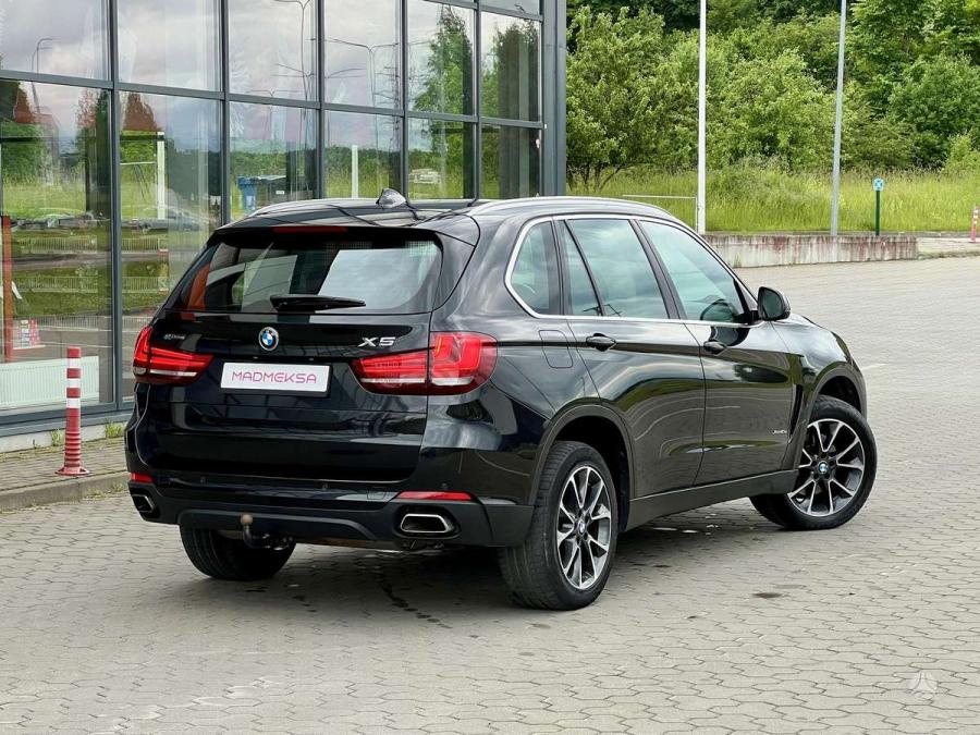 Black BMW X5 2015 in Vilnius, with an engine capacity of 2.00 L and mileage of 199 thousand km for 13500 €, photo 16 on AUTOMOTO.COM.LV