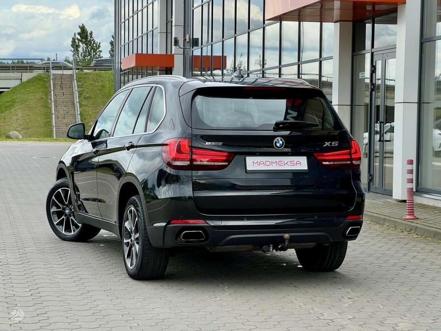 Black BMW X5 2015 in Vilnius, with an engine capacity of 2.00 L and mileage of 199 thousand km for 13500 €, photo 18 on AUTOMOTO.COM.LV