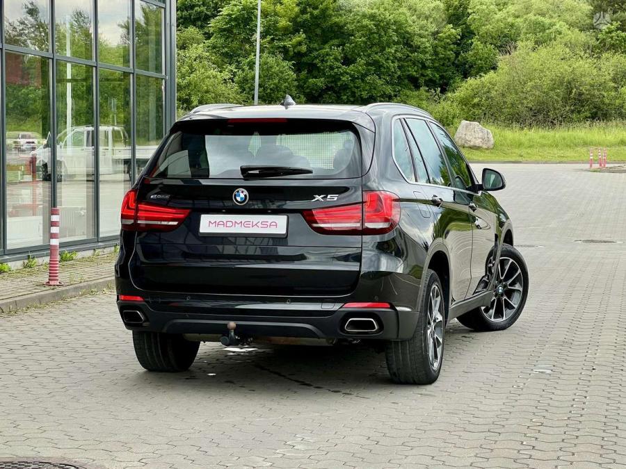 Black BMW X5 2015 in Vilnius, with an engine capacity of 2.00 L and mileage of 199 thousand km for 13500 €, photo 20 on AUTOMOTO.COM.LV